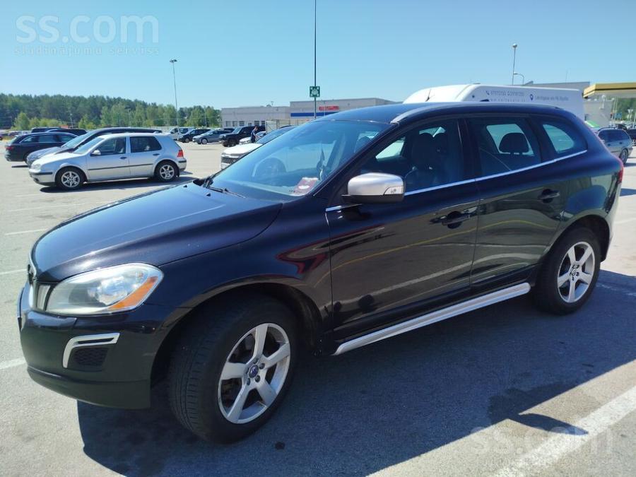 Black Volvo XC60 2012 in Riga, with an engine capacity of 2.20 L and mileage of 254 thousand km for 9900 €, photo 2 on AUTOMOTO.COM.LV