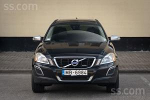 Black Volvo XC60 2012 in Talsi, with an engine capacity of 2.40 L and mileage of 354 thousand km for 8990 €, photo 2 on AUTOMOTO.COM.LV