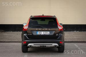Black Volvo XC60 2012 in Talsi, with an engine capacity of 2.40 L and mileage of 354 thousand km for 8990 €, photo 5 on AUTOMOTO.COM.LV