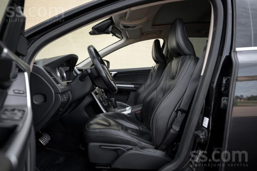 Black Volvo XC60 2012 in Talsi, with an engine capacity of 2.40 L and mileage of 354 thousand km for 8990 €, photo 9 on AUTOMOTO.COM.LV