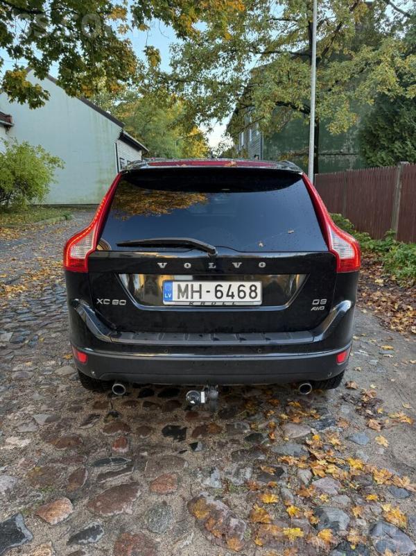 Black Volvo XC60 2012 in Riga, with an engine capacity of 2.40 L and mileage of 280 thousand km for 6500 €, photo 3 on AUTOMOTO.COM.LV