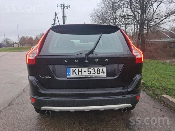 Melns Volvo XC60 2012 Rīga, ar dzinēja tilpumu 2.40 L un nobraukumu 430 tūkst. km par 6880 €, foto 3 vietnē AUTOMOTO.COM.LV