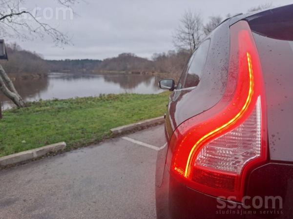 Melns Volvo XC60 2012 Rīga, ar dzinēja tilpumu 2.40 L un nobraukumu 430 tūkst. km par 6880 €, foto 8 vietnē AUTOMOTO.COM.LV
