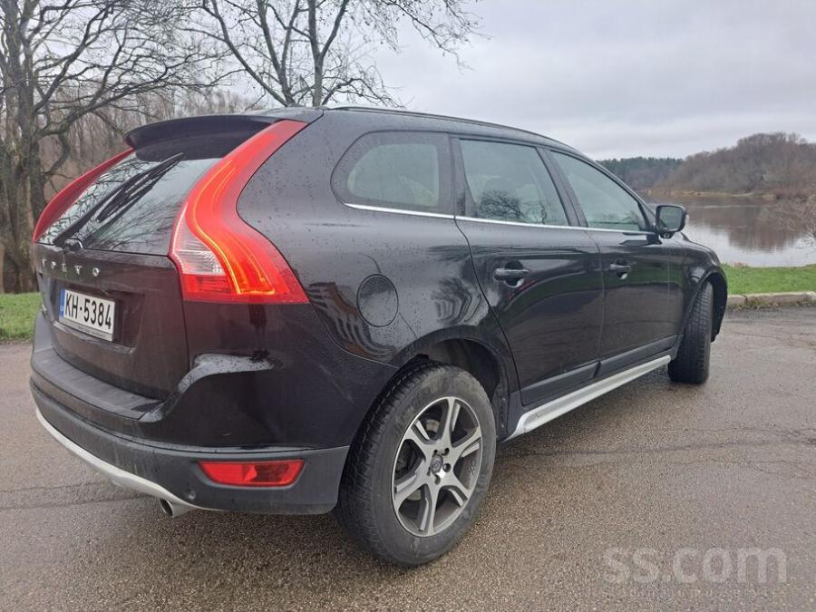 Black Volvo XC60 2012 in Riga, with an engine capacity of 2.40 L and mileage of 430 thousand km for 6380 €, photo 9 on AUTOMOTO.COM.LV