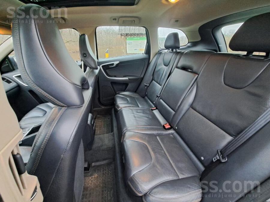 Black Volvo XC60 2012 in Riga, with an engine capacity of 2.40 L and mileage of 430 thousand km for 6380 €, photo 14 on AUTOMOTO.COM.LV
