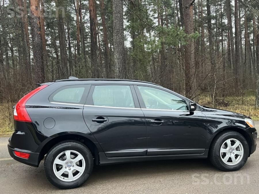 Black Volvo XC60 2012 in Valmiera, with an engine capacity of 2.00 L and mileage of 0 thousand km for 10900 €, photo 2 on AUTOMOTO.COM.LV