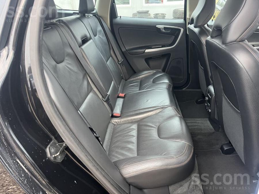 Black Volvo XC60 2012 in Valmiera, with an engine capacity of 2.00 L and mileage of 0 thousand km for 10900 €, photo 9 on AUTOMOTO.COM.LV