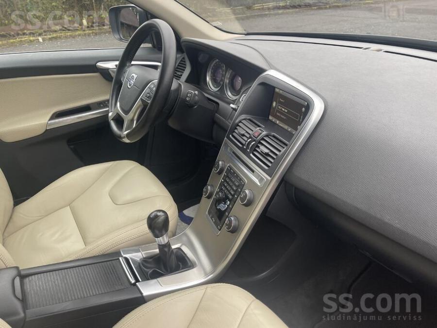 Melns Volvo XC60 2012 Rīga, ar dzinēja tilpumu 2.00 L un nobraukumu 217 tūkst. km par 9950 €, foto 9 vietnē AUTOMOTO.COM.LV