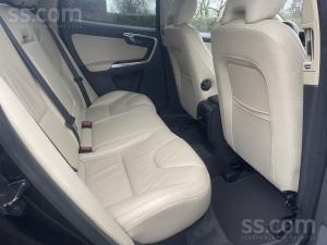 Melns Volvo XC60 2012 Rīga, ar dzinēja tilpumu 2.00 L un nobraukumu 217 tūkst. km par 9950 €, foto 12 vietnē AUTOMOTO.COM.LV