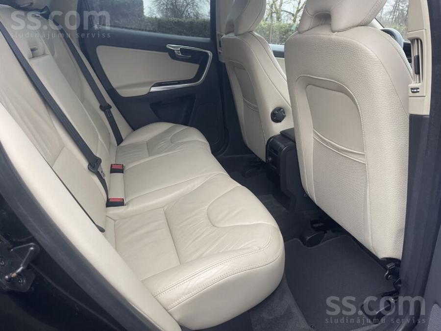 Melns Volvo XC60 2012 Rīga, ar dzinēja tilpumu 2.00 L un nobraukumu 217 tūkst. km par 9950 €, foto 12 vietnē AUTOMOTO.COM.LV