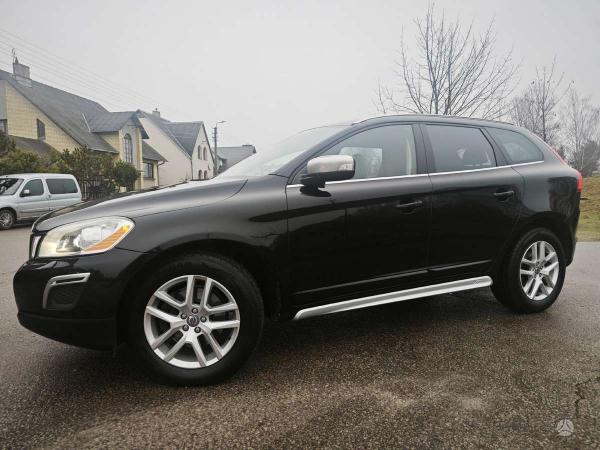 Melns Volvo XC60 2012 Panevēža, ar dzinēja tilpumu 2.40 L un nobraukumu 356 tūkst. km par 9100 €, foto 2 vietnē AUTOMOTO.COM.LV