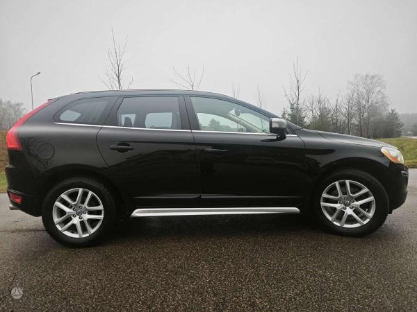 Melns Volvo XC60 2012 Panevēža, ar dzinēja tilpumu 2.40 L un nobraukumu 356 tūkst. km par 9100 €, foto 4 vietnē AUTOMOTO.COM.LV