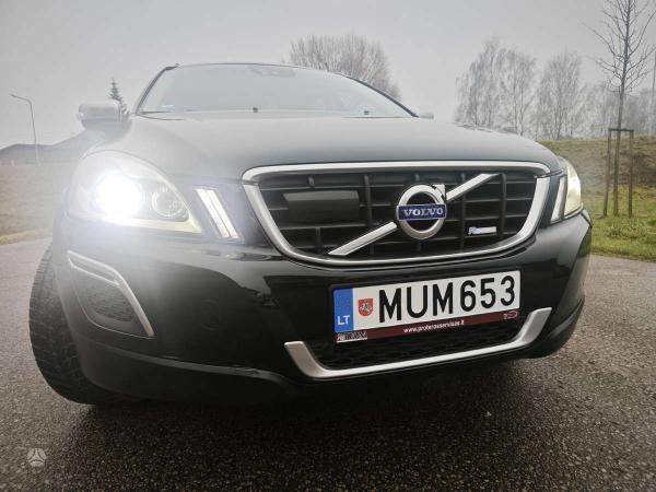Melns Volvo XC60 2012 Panevēža, ar dzinēja tilpumu 2.40 L un nobraukumu 356 tūkst. km par 9100 €, foto 5 vietnē AUTOMOTO.COM.LV