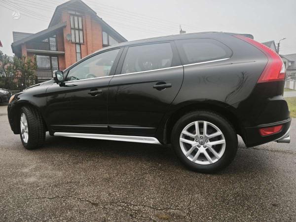 Melns Volvo XC60 2012 Panevēža, ar dzinēja tilpumu 2.40 L un nobraukumu 356 tūkst. km par 9100 €, foto 9 vietnē AUTOMOTO.COM.LV