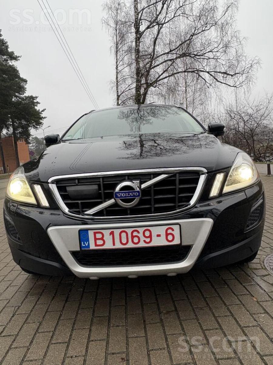 Melns Volvo XC60 2012 Ogre, ar dzinēja tilpumu 2.40 L un nobraukumu 321 tūkst. km par 9150 €, foto 1 vietnē AUTOMOTO.COM.LV