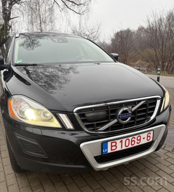 Black Volvo XC60 2012 in Ogre, with an engine capacity of 2.40 L and mileage of 321 thousand km for 9150 €, photo 2 on AUTOMOTO.COM.LV
