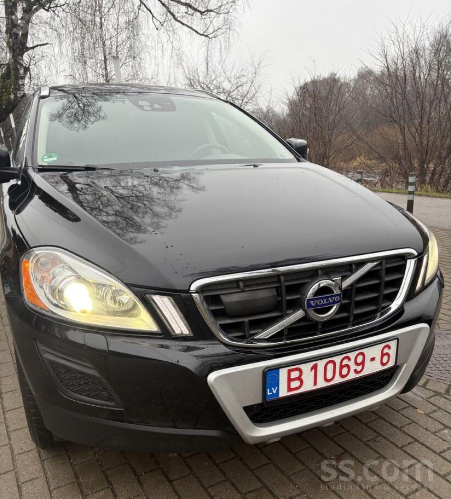Melns Volvo XC60 2012 Ogre, ar dzinēja tilpumu 2.40 L un nobraukumu 321 tūkst. km par 9150 €, foto 2 vietnē AUTOMOTO.COM.LV