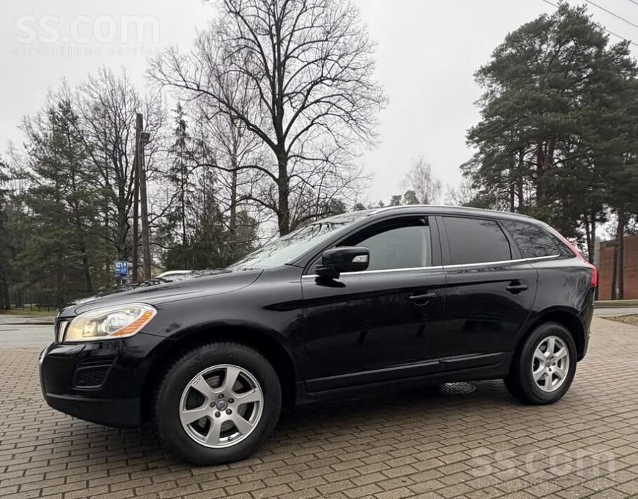 Melns Volvo XC60 2012 Ogre, ar dzinēja tilpumu 2.40 L un nobraukumu 321 tūkst. km par 9150 €, foto 3 vietnē AUTOMOTO.COM.LV