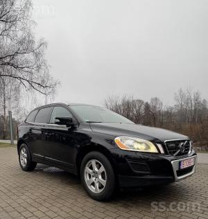 Melns Volvo XC60 2012 Ogre, ar dzinēja tilpumu 2.40 L un nobraukumu 321 tūkst. km par 9150 €, foto 4 vietnē AUTOMOTO.COM.LV