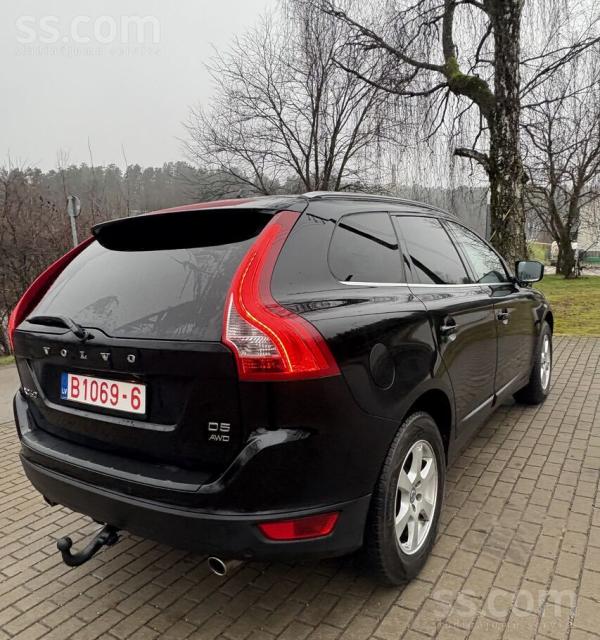 Black Volvo XC60 2012 in Ogre, with an engine capacity of 2.40 L and mileage of 321 thousand km for 9150 €, photo 5 on AUTOMOTO.COM.LV