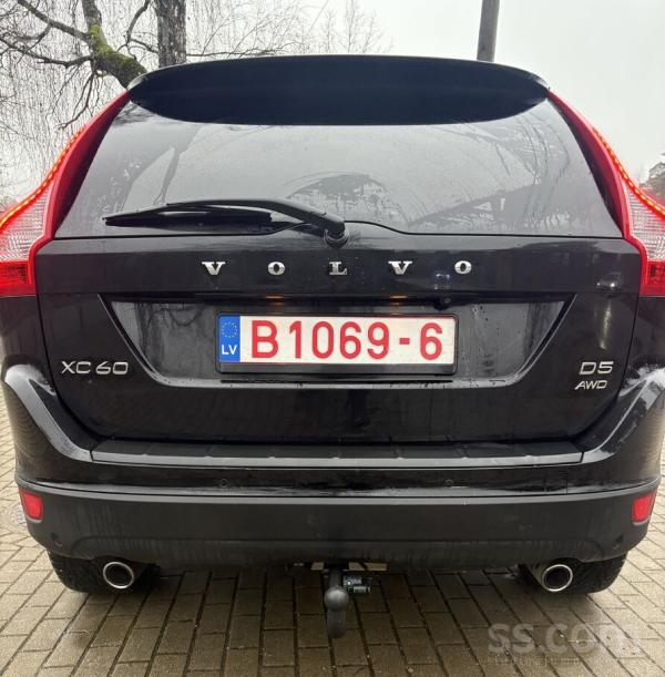 Black Volvo XC60 2012 in Ogre, with an engine capacity of 2.40 L and mileage of 321 thousand km for 9150 €, photo 6 on AUTOMOTO.COM.LV