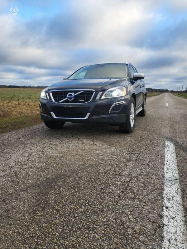 Melns Volvo XC60 2012 Klaipėda, ar dzinēja tilpumu 2.95 L un nobraukumu 165 tūkst. km par 8900 €, foto 1 vietnē AUTOMOTO.COM.LV