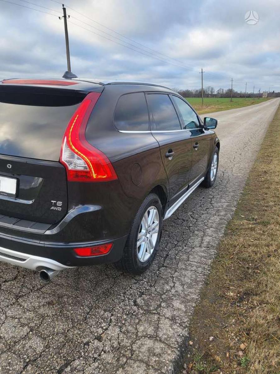 Black Volvo XC60 2012 in Klaipeda, with an engine capacity of 2.95 L and mileage of 165 thousand km for 8900 €, photo 3 on AUTOMOTO.COM.LV