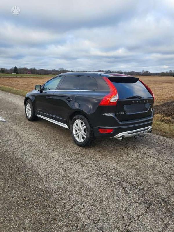 Black Volvo XC60 2012 in Klaipeda, with an engine capacity of 2.95 L and mileage of 165 thousand km for 8900 €, photo 4 on AUTOMOTO.COM.LV