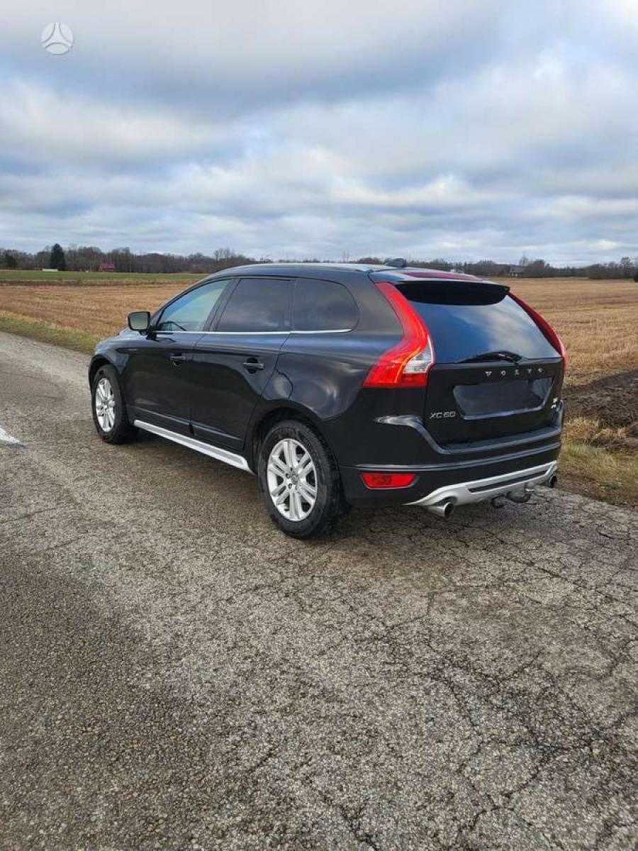 Black Volvo XC60 2012 in Klaipeda, with an engine capacity of 2.95 L and mileage of 165 thousand km for 8900 €, photo 4 on AUTOMOTO.COM.LV