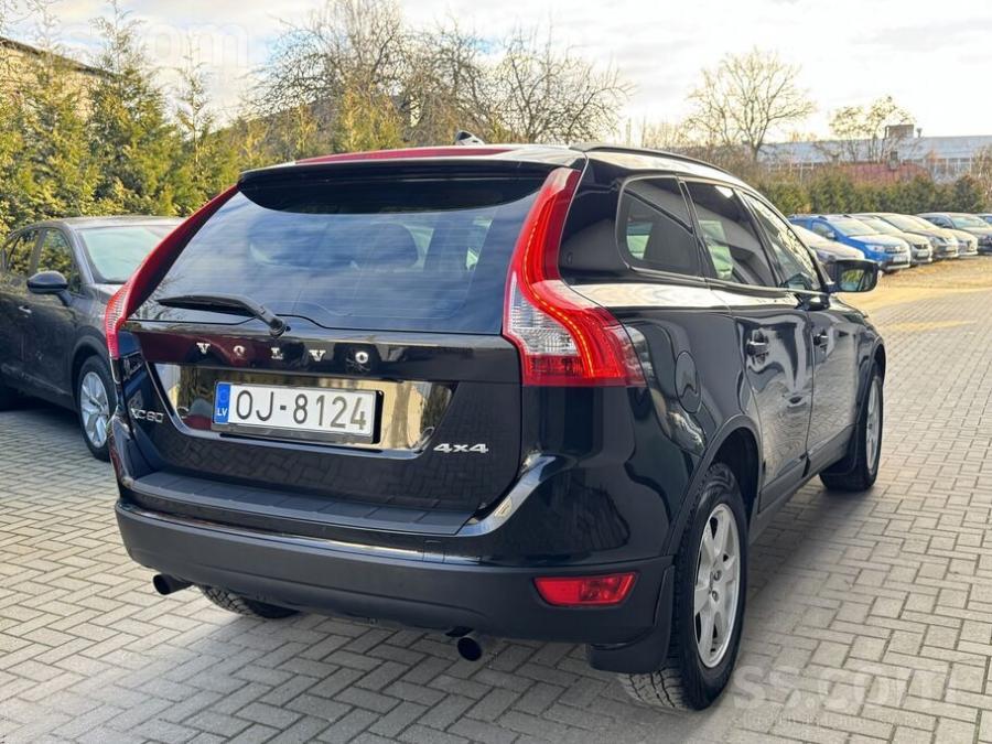 Melns Volvo XC60 2012 Rīga, ar dzinēja tilpumu 2.00 L un nobraukumu 271 tūkst. km par 9800 €, foto 3 vietnē AUTOMOTO.COM.LV