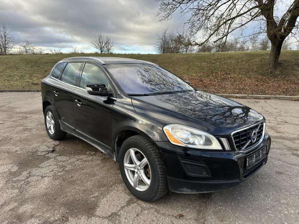 Melns Volvo XC60 2012 Kauņa, ar dzinēja tilpumu 2.95 L un nobraukumu 420 tūkst. km par 4200 €, foto 3 vietnē AUTOMOTO.COM.LV
