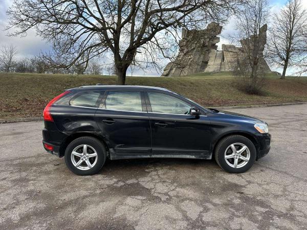 Melns Volvo XC60 2012 Kauņa, ar dzinēja tilpumu 2.95 L un nobraukumu 420 tūkst. km par 4200 €, foto 4 vietnē AUTOMOTO.COM.LV