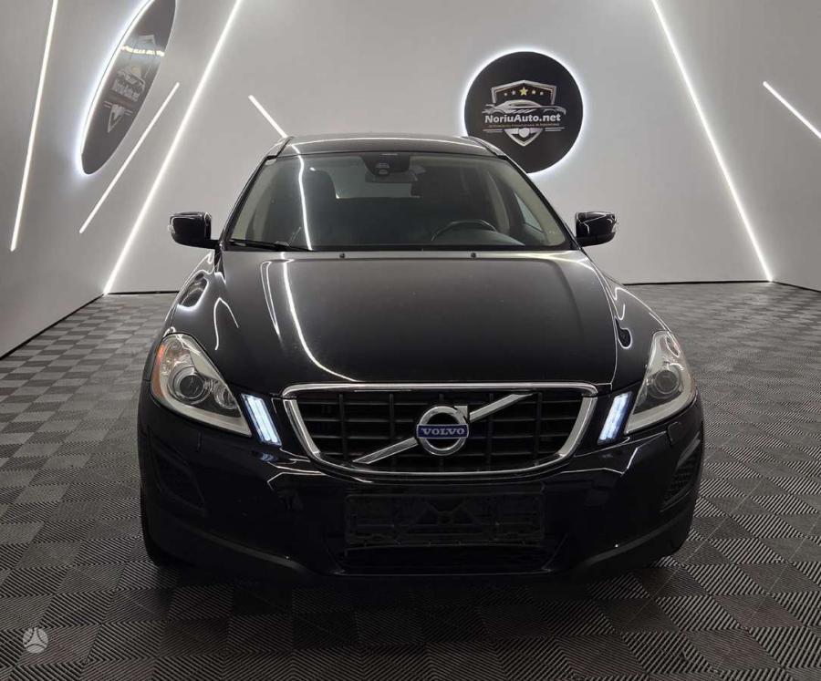 Black Volvo XC60 2012 in Marijampole, with an engine capacity of 2.40 L and mileage of 225 thousand km for 9999 €, photo 25 on AUTOMOTO.COM.LV