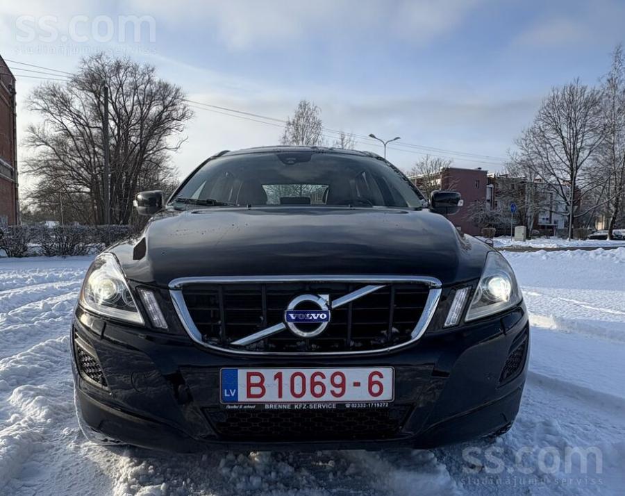 Черный Вольво ХС60 2012 в Огре, объемом двигателя 2.40 л и пробегом 234 тыс. км за 10200 €, фото 1 на AUTOMOTO.COM.LV