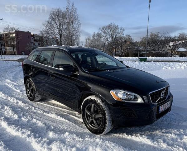 Black Volvo XC60 2012 in Ogre, with an engine capacity of 2.40 L and mileage of 234 thousand km for 10200 €, photo 3 on AUTOMOTO.COM.LV