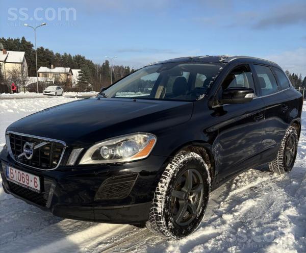Black Volvo XC60 2012 in Ogre, with an engine capacity of 2.40 L and mileage of 234 thousand km for 10200 €, photo 4 on AUTOMOTO.COM.LV