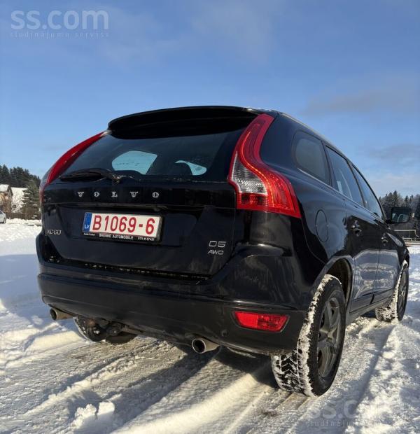Black Volvo XC60 2012 in Ogre, with an engine capacity of 2.40 L and mileage of 234 thousand km for 10200 €, photo 5 on AUTOMOTO.COM.LV