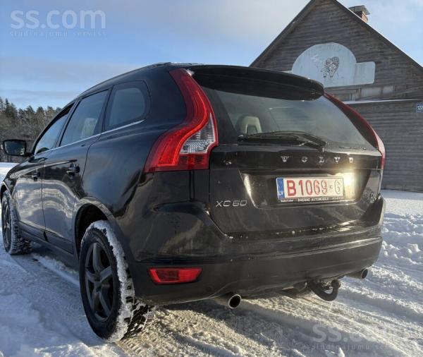 Black Volvo XC60 2012 in Ogre, with an engine capacity of 2.40 L and mileage of 234 thousand km for 10200 €, photo 6 on AUTOMOTO.COM.LV