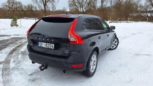 Black Volvo XC60 2012 in Jelgava, with an engine capacity of 2.40 L and mileage of 328 thousand km for 6800 €, photo 4 on AUTOMOTO.COM.LV