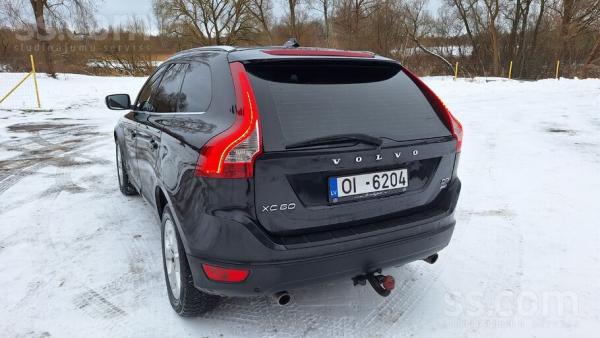 Black Volvo XC60 2012 in Jelgava, with an engine capacity of 2.40 L and mileage of 328 thousand km for 6800 €, photo 5 on AUTOMOTO.COM.LV