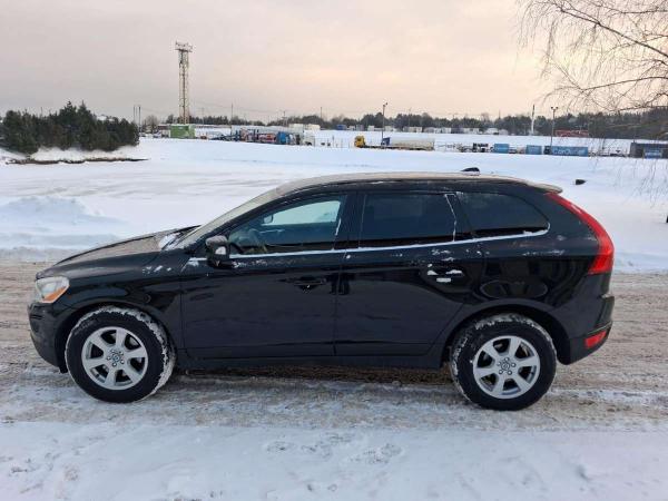 Black Volvo XC60 2012 in Vilnius, with an engine capacity of 2.40 L and mileage of 270 thousand km for 9850 €, photo 4 on AUTOMOTO.COM.LV