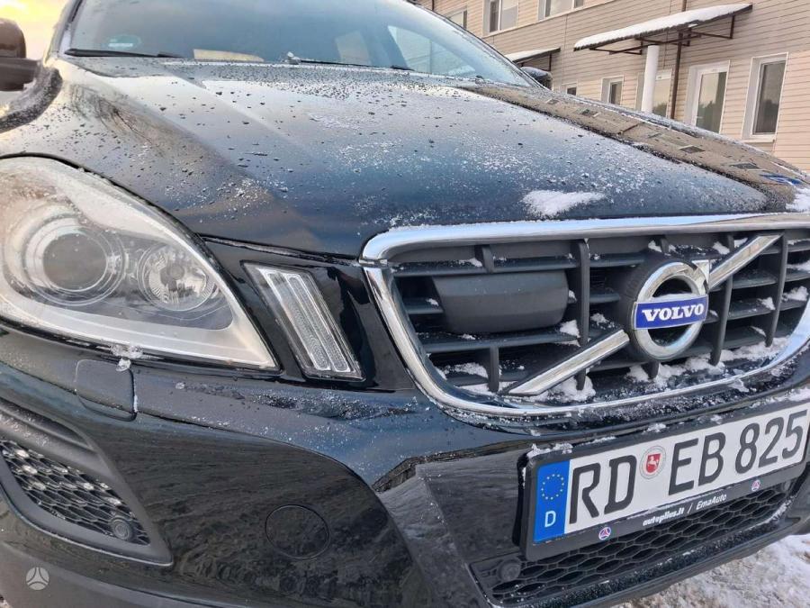 Melns Volvo XC60 2012 Viļņa, ar dzinēja tilpumu 2.40 L un nobraukumu 270 tūkst. km par 9850 €, foto 5 vietnē AUTOMOTO.COM.LV