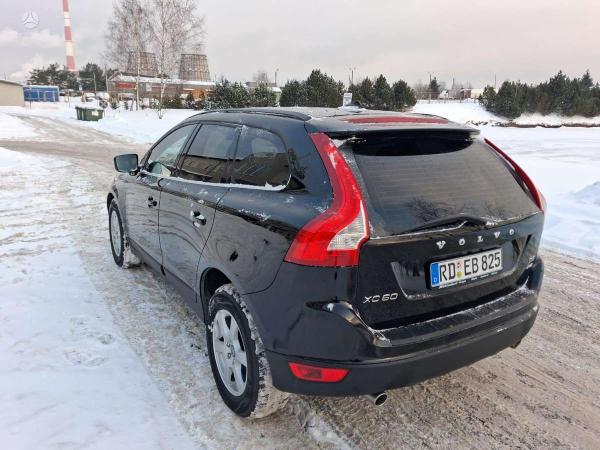 Black Volvo XC60 2012 in Vilnius, with an engine capacity of 2.40 L and mileage of 270 thousand km for 9850 €, photo 6 on AUTOMOTO.COM.LV