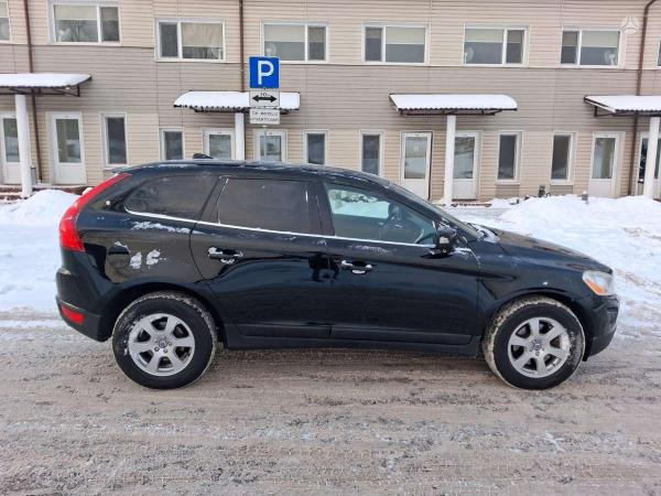 Black Volvo XC60 2012 in Vilnius, with an engine capacity of 2.40 L and mileage of 270 thousand km for 9850 €, photo 7 on AUTOMOTO.COM.LV