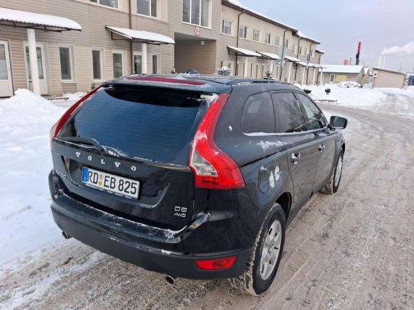 Black Volvo XC60 2012 in Vilnius, with an engine capacity of 2.40 L and mileage of 270 thousand km for 9850 €, photo 8 on AUTOMOTO.COM.LV