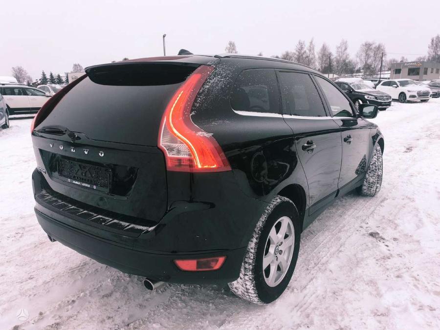 Black Volvo XC60 2012 in Utena, with an engine capacity of 2.40 L and mileage of 317 thousand km for 9650 €, photo 5 on AUTOMOTO.COM.LV
