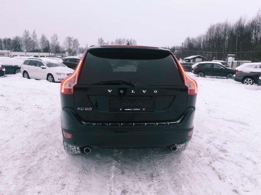 Black Volvo XC60 2012 in Utena, with an engine capacity of 2.40 L and mileage of 317 thousand km for 9650 €, photo 6 on AUTOMOTO.COM.LV