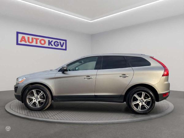 Melns Volvo XC60 2012 Viļņa, ar dzinēja tilpumu 2.40 L un nobraukumu 318 tūkst. km par 10999 €, foto 2 vietnē AUTOMOTO.COM.LV