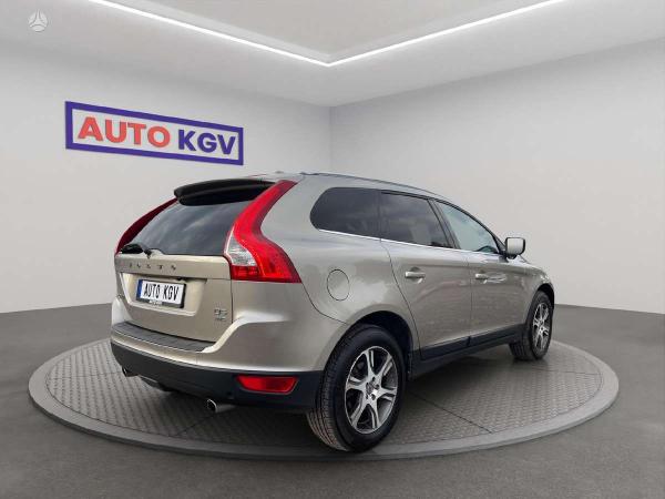 Melns Volvo XC60 2012 Viļņa, ar dzinēja tilpumu 2.40 L un nobraukumu 318 tūkst. km par 10999 €, foto 4 vietnē AUTOMOTO.COM.LV
