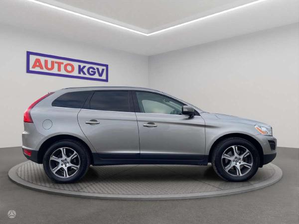Melns Volvo XC60 2012 Viļņa, ar dzinēja tilpumu 2.40 L un nobraukumu 318 tūkst. km par 10999 €, foto 5 vietnē AUTOMOTO.COM.LV